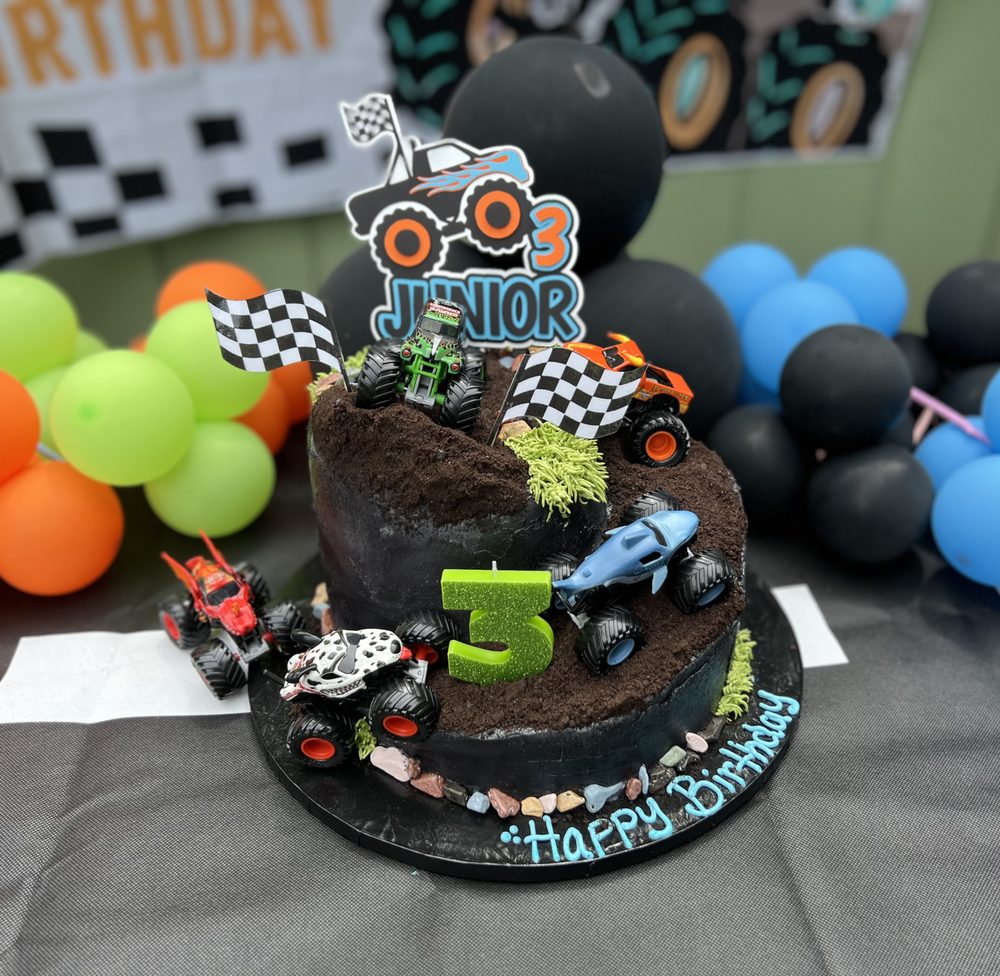 MAD CAKES - Updated November 2025 - 25 Photos - Bremerton , Washington ...