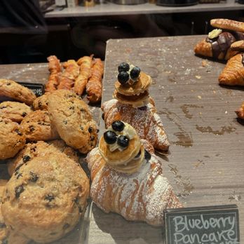 TRADESMAN COFFEE SHOP & LOUNGE - Updated October 2024 - 794 Photos ...