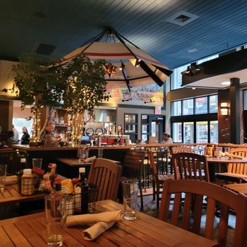 BACK DECK - Updated January 2025 - 365 Photos & 673 Reviews - 2 West St ...