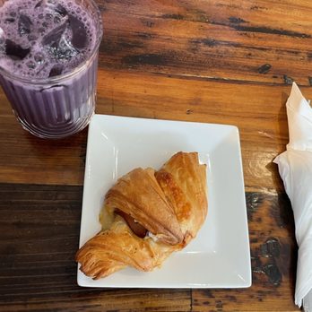 PAVÓN COFFEE DEN - Updated July 2024 - 77 Photos & 38 Reviews - 1216 W ...