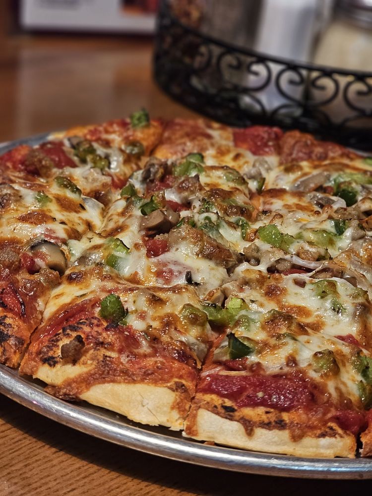 BEER BARREL PIZZA AND GRILL - Updated July 2025 - 255 Photos & 198 ...