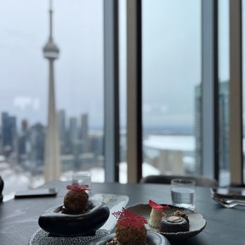 AERA - Updated September 2025 - 202 Photos & 44 Reviews - 8 Spadina ...