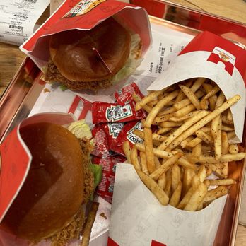 MACHO BURGER - Updated December 2024 - 161 Photos & 56 Reviews - 227 W ...