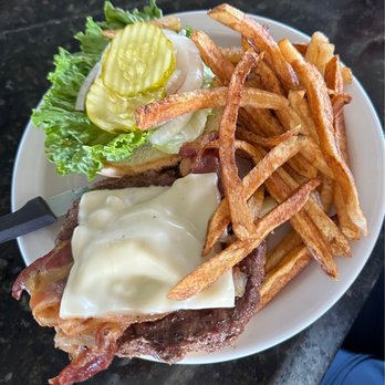 SIDELINES SPORTS BAR & GRILL - Updated February 2025 - 104 Photos & 221 ...