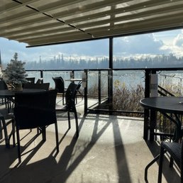 KINGFISHERS WATERFRONT BAR & GRILL - Updated January 2025 - 73 Photos ...