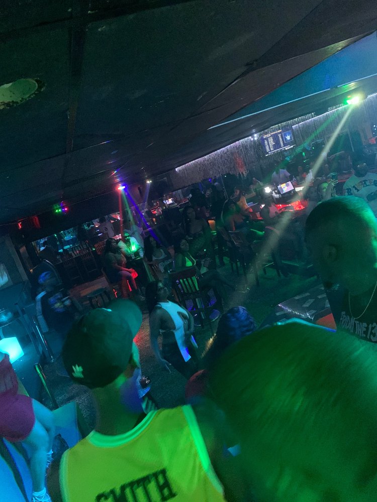 LOOKERS TAMPA - Updated December 2025 - 19 Photos - 8205 N Dale Mabry ...