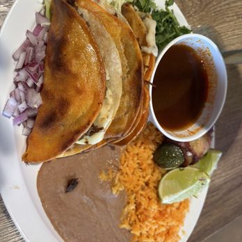 TRES BETOS TAQUERIA - Updated January 2026 - 220 Photos & 176 Reviews ...