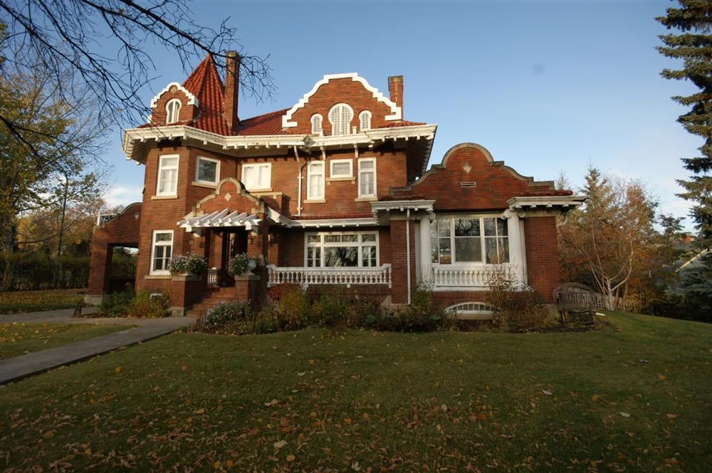 KEYHOLE CASTLE - Updated December 2025 - 1925 1 Avenue E, Prince Albert ...