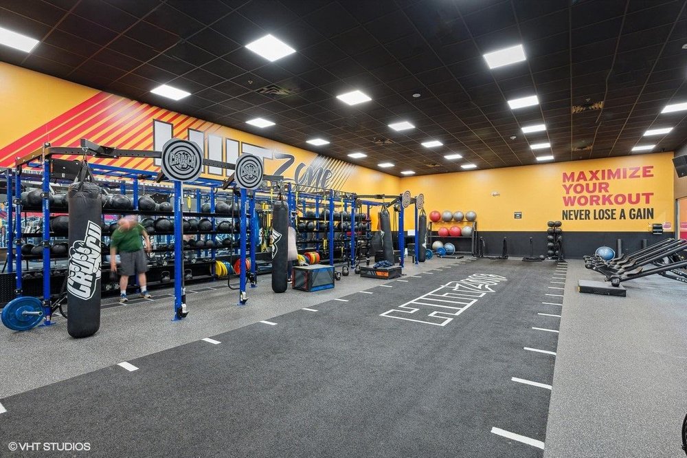 CRUNCH FITNESS - EAST COBB - Updated December 2025 - 21 Photos & 33 ...