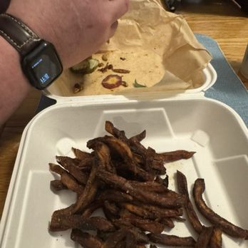 THE BURGER DIVE - Updated June 2025 - 365 Photos & 689 Reviews - 114 N ...