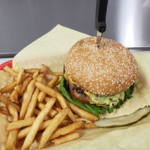 PRIMO BURGERS - 39 Photos & 69 Reviews - Hot Dogs - 118 E F St ...