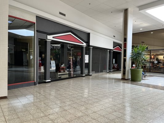 COLONY SQUARE MALL - Updated September 2025 - 44 Photos & 10 Reviews ...