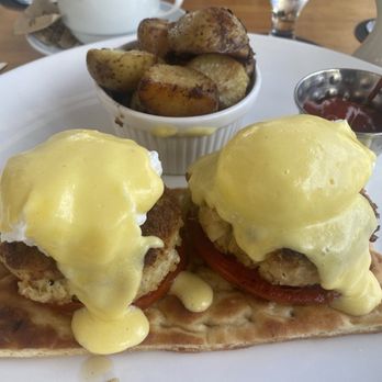 AZUR - Updated August 2025 - 328 Photos & 421 Reviews - 425 Grinnell St ...