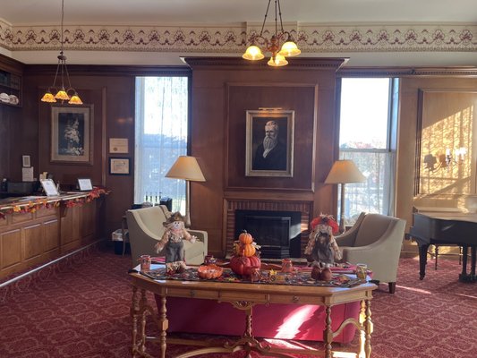 DECKER HOTEL & RESTAURANT - Updated September 2024 - 25 Photos & 21 ...