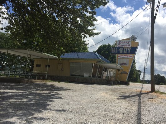 DAISY QUEEN - Updated June 2024 - 21 Photos & 14 Reviews - 9044 Highway ...