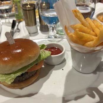 TRUMP GRILL - Updated December 2025 - 171 Photos & 331 Reviews - 725 ...