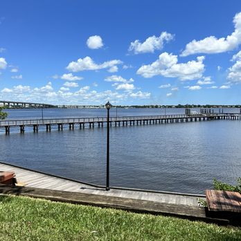 WATERFRONT - Updated July 2024 - 211 Photos & 202 Reviews - 131 SW ...