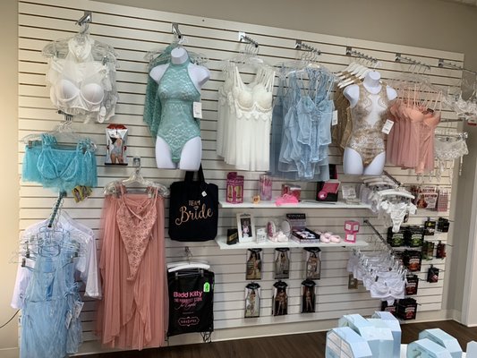 BADD KITTY - Updated July 2025 - 41 Photos - 622 Old Trolley Rd ...