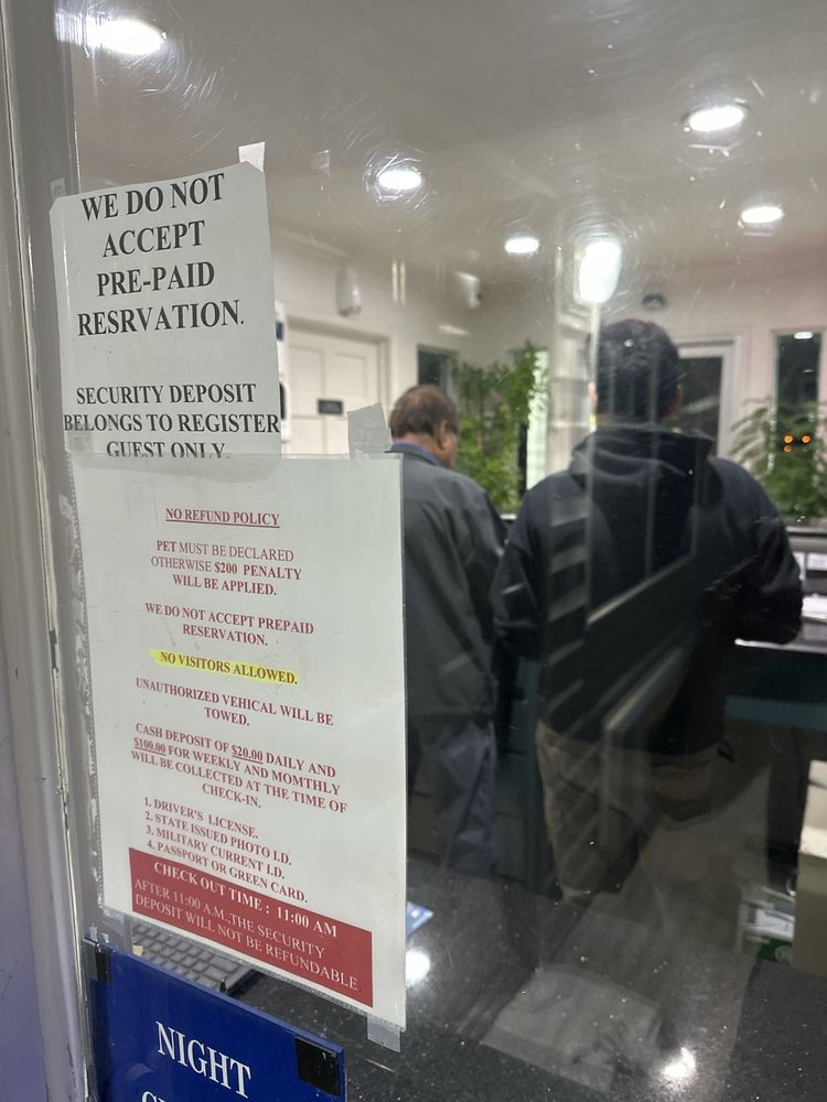 STUDIO 6 - Updated December 2025 - 37 Photos & 10 Reviews - 9801 Adleta ...