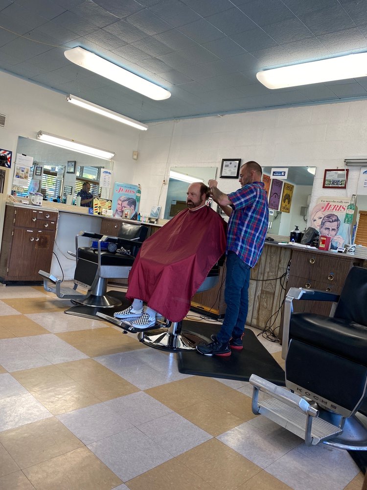 SUNNY DUNES BARBER SHOP - 18 Photos & 69 Reviews - Barbers - 667 S ...
