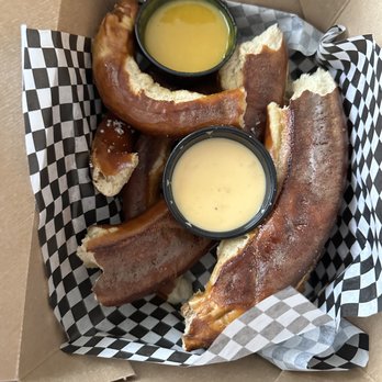 THE BANSHEE IRISH PUB - Updated August 2024 - 66 Photos & 48 Reviews ...