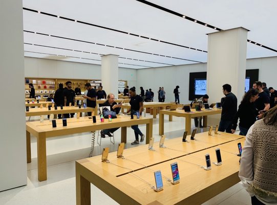 APPLE PENTAGON CITY - Updated January 2026 - 49 Photos & 318 Reviews ...
