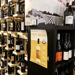 WINDFALL MARKET - 24 Photos & 48 Reviews - 77 Scranton Ave, Falmouth ...