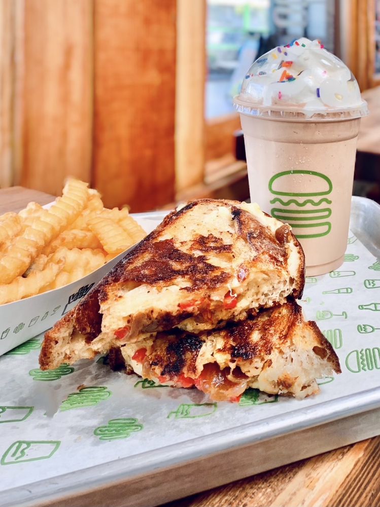 SHAKE SHACK COW HOLLOW - Updated December 2024 - 576 Photos & 573 ...