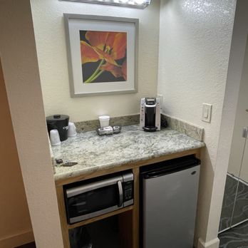 COLTON INN - Updated July 2025 - 146 Photos & 249 Reviews - 707 Pacific ...