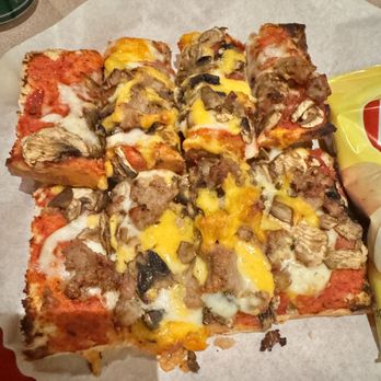 VILLAGE HOST PIZZA - Updated January 2025 - 154 Photos & 356 Reviews ...