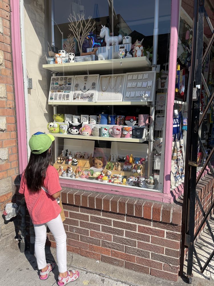 LA DI DA BOUTIQUE - Updated November 2024 - 18 Photos - 128 Danforth ...