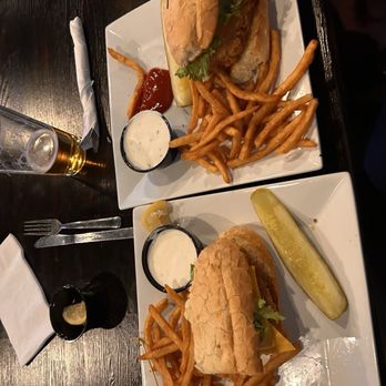 FLOWING TIDE PUB 10 - Updated March 2025 - 69 Photos & 42 Reviews ...