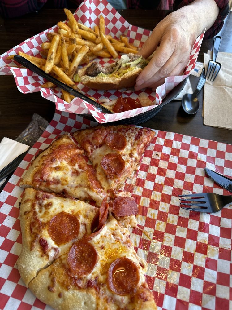 BIGG’S PIZZA AND GRILL - Updated October 2025 - 13 Photos & 37 Reviews ...