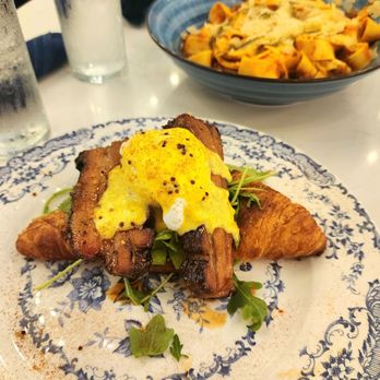 THE BLOOM LOUNGE - Updated June 2024 - 242 Photos & 129 Reviews - 6145 ...