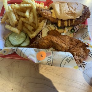 DAVE’S HOT CHICKEN - 234 Photos & 212 Reviews - 1567 N Cooper Rd ...