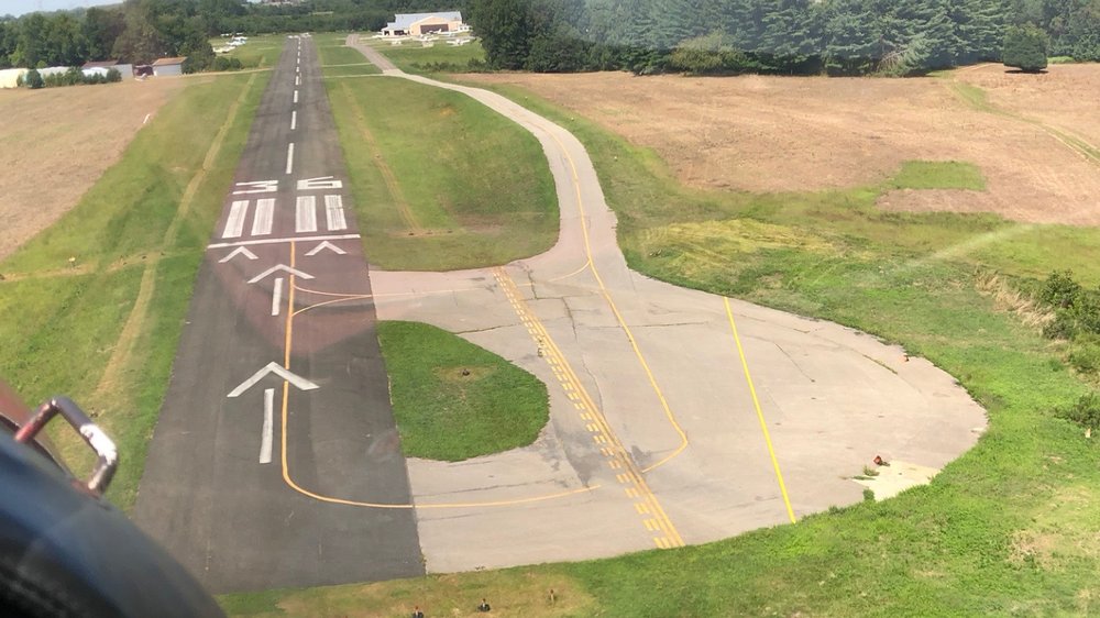 FREEWAY AIRPORT - Updated August 2025 - 14 Photos & 19 Reviews - 3900 ...