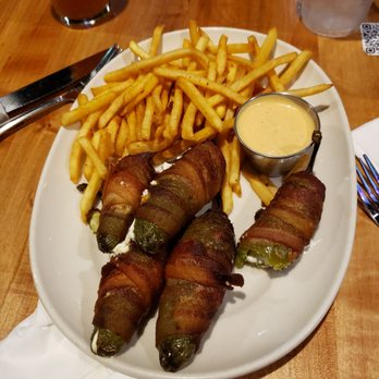 WILLIAMS AVENUE PUB - Updated April 2025 - 32 Photos & 63 Reviews - 214 ...