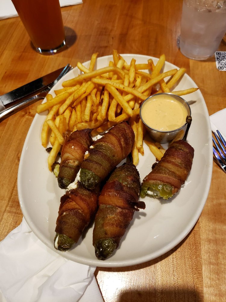 WILLIAMS AVENUE PUB - 28 Photos & 55 Reviews - Sports Bars - 214 ...