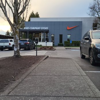 NIKE COMPANY STORE - Updated December 2025 - 671 Photos & 499 Reviews ...