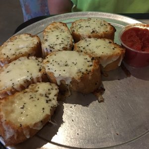 ROSCOE’S PIZZA - 13 Photos & 29 Reviews - 212 Edgewood Rd NW, Cedar ...