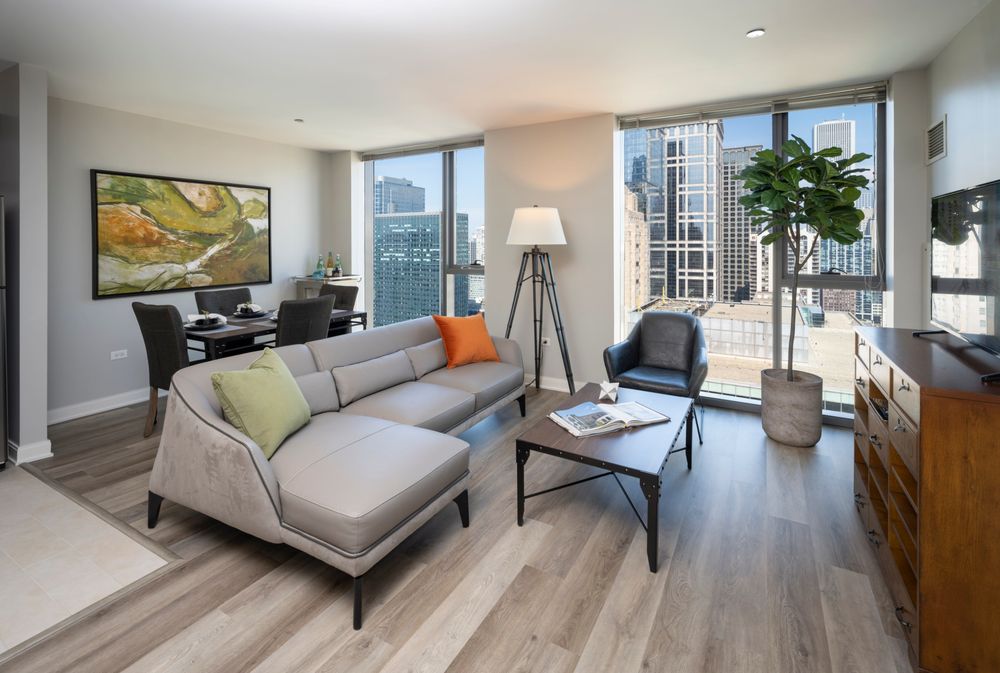 LAKE & WELLS - Updated January 2025 - 16 Photos - 210 N Wells St ...