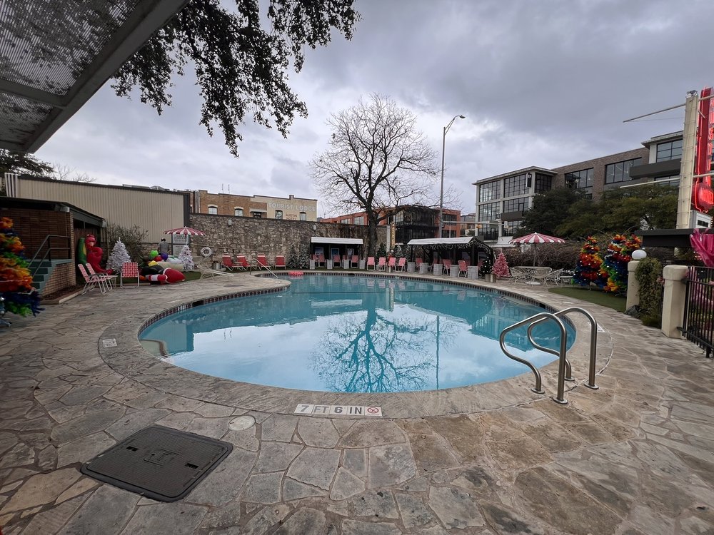 AUSTIN MOTEL POOL BAR - Updated October 2025 - 11 Photos - 1220 S ...
