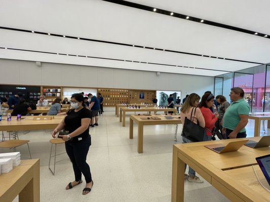 APPLE - MEMORIAL CITY - Updated December 2025 - 68 Photos & 245 Reviews ...