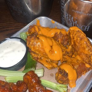 LANDMARK AMERICANA TAP & GRILL - UNIVERSITY CITY - 330 Photos & 433 ...