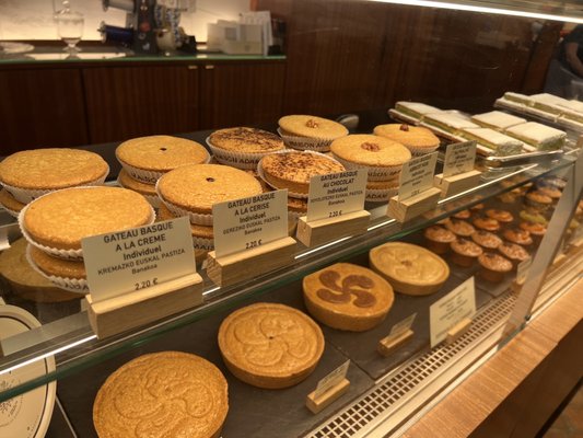 MAISON ADAM - 15 Photos - 6 rue de la République, Saint-Jean-de-Luz ...