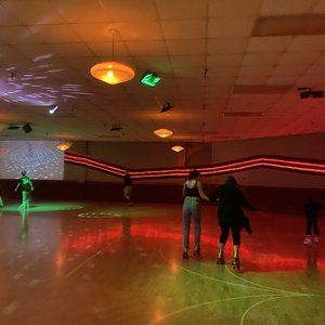 FOUNTAIN VALLEY SKATING CENTER - 229 Photos & 393 Reviews - Skating ...