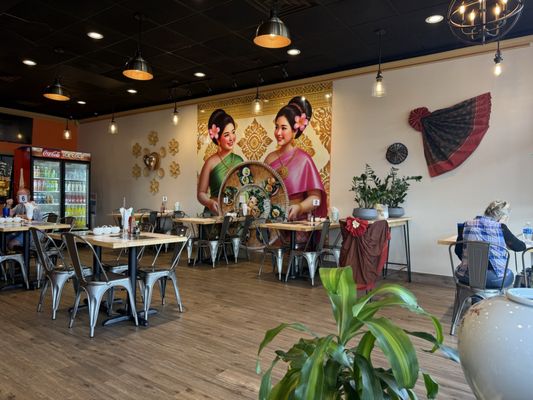 MAH KIN - Updated October 2025 - 27 Photos & 17 Reviews - 5210 Brainerd ...