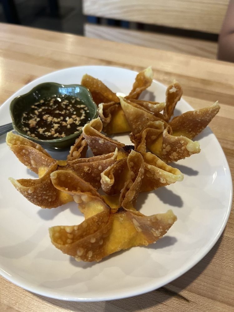 GRAPOW - Updated September 2024 - 12 Photos - 411 S Craig St ...