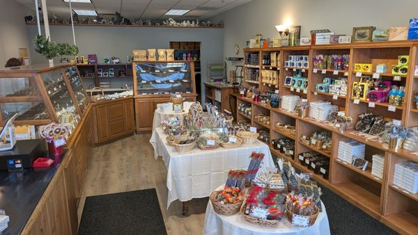 SNOWFLAKE CHOCOLATES - Updated June 2026 - 18 Photos - 150 Dorset St ...
