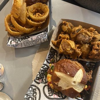 BOSS CHICKNBEER - Updated July 2025 - 67 Photos & 73 Reviews - 27321 ...